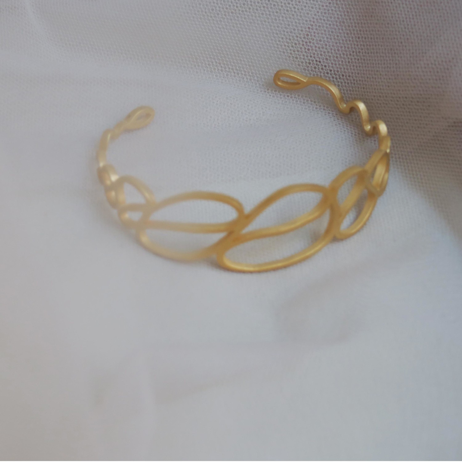 GAUDÍ JEWELRY Rigid and open golden bracelet | Joidart
