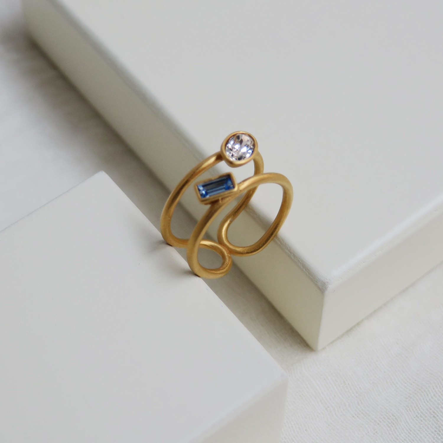 Golden ring for women MEDES collection | Joidart