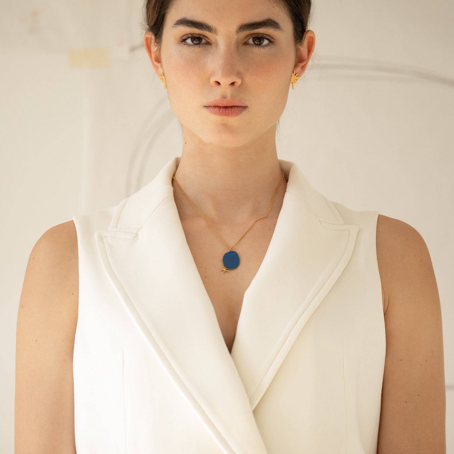 Golden necklace MIRÓ JEWELRY inspired by L'Or de l'Azur | Joidart