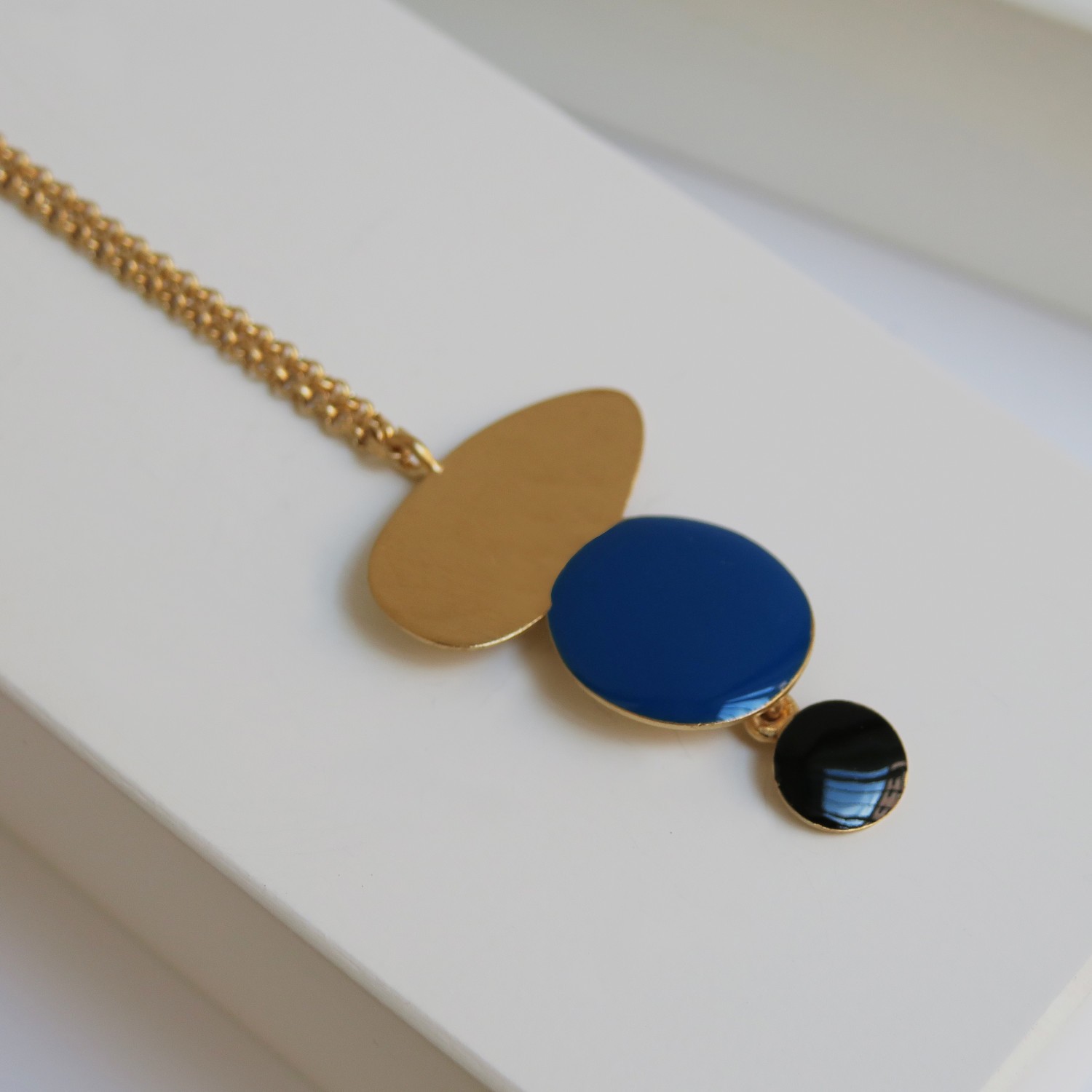 MIRÓ JEWELRY Golden necklace inspired by Papasseit | Joidart