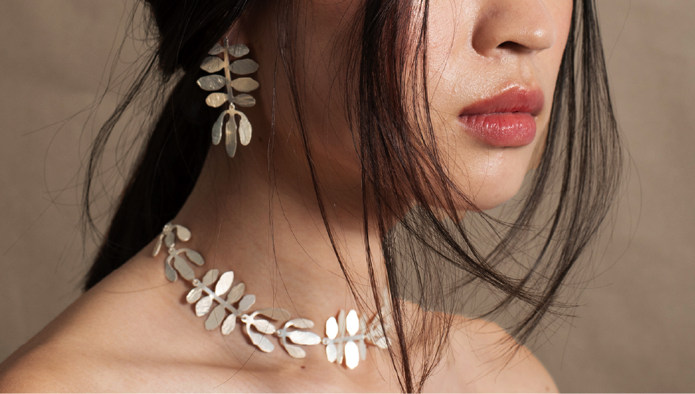 Cómo combinar pendientes y collares con equilibrio | Joidart